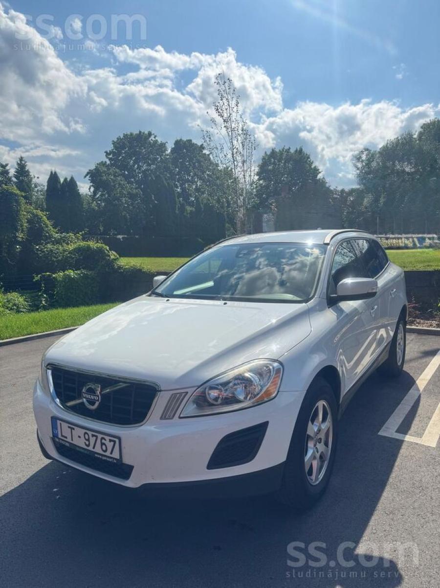 White Volvo XC60 2011 in Riga, with an engine capacity of 2.00 L and mileage of 230 thousand km for 7700 €, photo 1 on AUTOMOTO.COM.LV