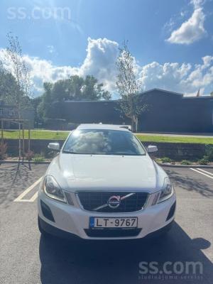 White Volvo XC60 2011 in Riga, with an engine capacity of 2.00 L and mileage of 230 thousand km for 7700 €, photo 3 on AUTOMOTO.COM.LV