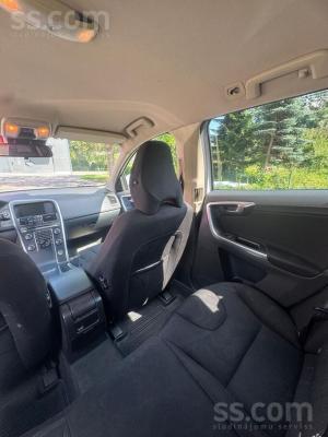 White Volvo XC60 2011 in Riga, with an engine capacity of 2.00 L and mileage of 230 thousand km for 7700 €, photo 6 on AUTOMOTO.COM.LV