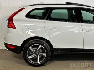 Balts Volvo XC60 2011 Jūrmala, ar dzinēja tilpumu 2.40 L un nobraukumu 286 tūkst. km par 8850 €, foto 13 vietnē AUTOMOTO.COM.LV