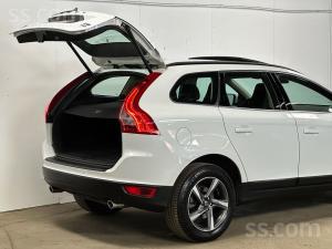 Balts Volvo XC60 2011 Jūrmala, ar dzinēja tilpumu 2.40 L un nobraukumu 286 tūkst. km par 8850 €, foto 18 vietnē AUTOMOTO.COM.LV