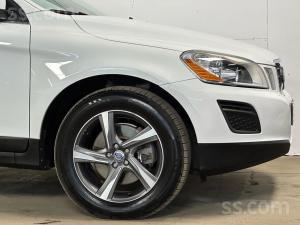 Balts Volvo XC60 2011 Jūrmala, ar dzinēja tilpumu 2.40 L un nobraukumu 286 tūkst. km par 8850 €, foto 19 vietnē AUTOMOTO.COM.LV