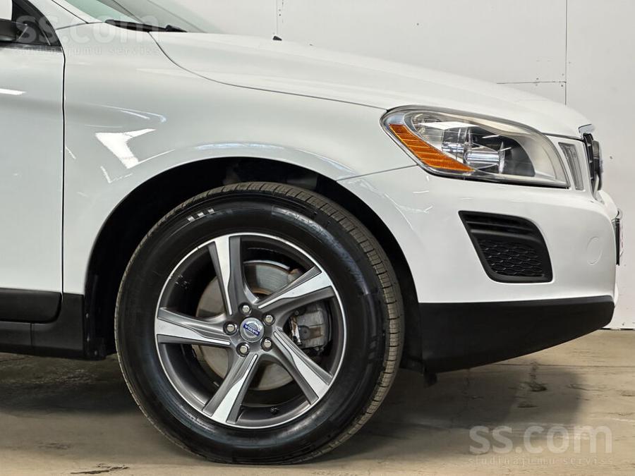 Balts Volvo XC60 2011 Jūrmala, ar dzinēja tilpumu 2.40 L un nobraukumu 286 tūkst. km par 8850 €, foto 19 vietnē AUTOMOTO.COM.LV