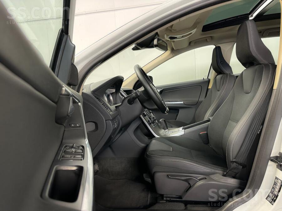 Balts Volvo XC60 2011 Jūrmala, ar dzinēja tilpumu 2.40 L un nobraukumu 286 tūkst. km par 8850 €, foto 20 vietnē AUTOMOTO.COM.LV