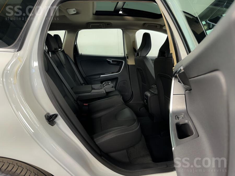 Balts Volvo XC60 2011 Jūrmala, ar dzinēja tilpumu 2.40 L un nobraukumu 286 tūkst. km par 8850 €, foto 26 vietnē AUTOMOTO.COM.LV