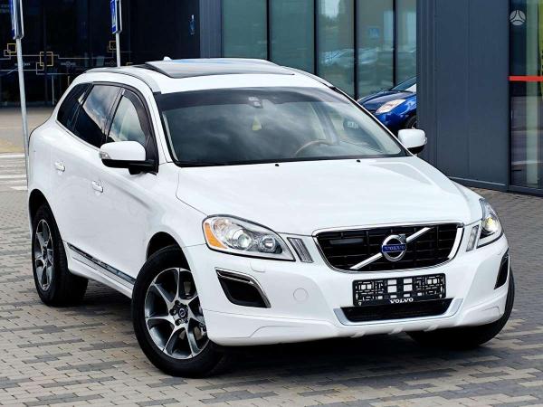White Volvo XC60 2011 in Siauliai, with an engine capacity of 2.00 L and mileage of 269 thousand km for 10900 €, photo 4 on AUTOMOTO.COM.LV