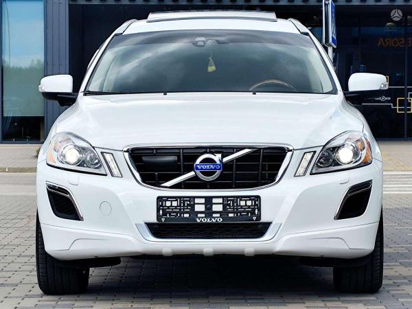 White Volvo XC60 2011 in Siauliai, with an engine capacity of 2.00 L and mileage of 269 thousand km for 10900 €, photo 5 on AUTOMOTO.COM.LV