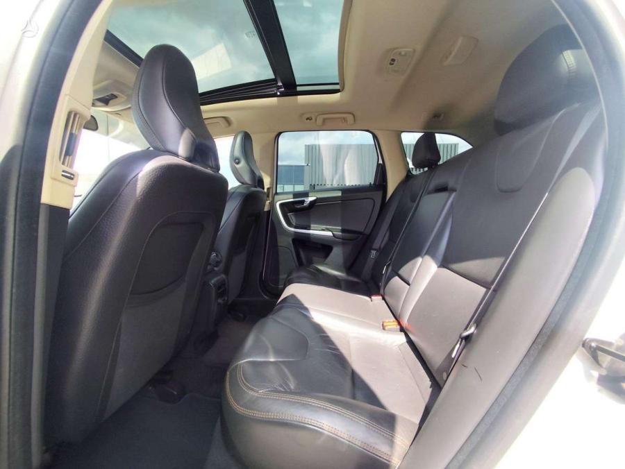 Balts Volvo XC60 2011 Šauļi, ar dzinēja tilpumu 2.00 L un nobraukumu 269 tūkst. km par 10900 €, foto 36 vietnē AUTOMOTO.COM.LV