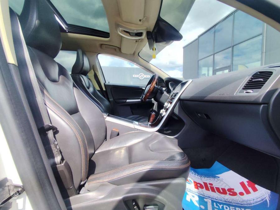 Balts Volvo XC60 2011 Šauļi, ar dzinēja tilpumu 2.00 L un nobraukumu 269 tūkst. km par 10900 €, foto 39 vietnē AUTOMOTO.COM.LV