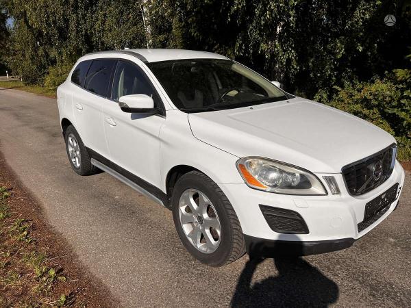 White Volvo XC60 2011 in Vilkaviskis, with an engine capacity of 1.98 L and mileage of 307 thousand km for 7999 €, photo 1 on AUTOMOTO.COM.LV