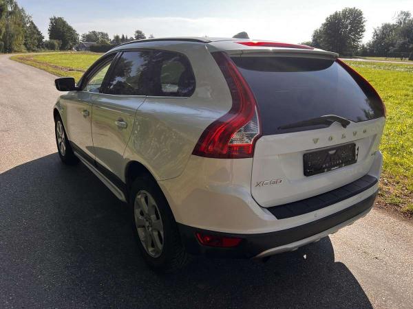 White Volvo XC60 2011 in Vilkaviskis, with an engine capacity of 1.98 L and mileage of 307 thousand km for 7999 €, photo 6 on AUTOMOTO.COM.LV