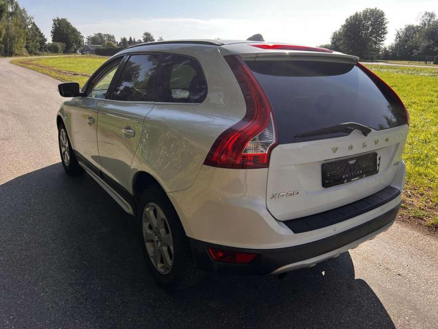 White Volvo XC60 2011 in Vilkaviskis, with an engine capacity of 1.98 L and mileage of 307 thousand km for 7999 €, photo 6 on AUTOMOTO.COM.LV