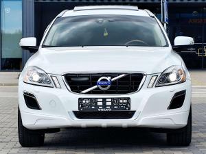 White Volvo XC60 2011 in Siauliai, with an engine capacity of 2.00 L and mileage of 269 thousand km for 10800 €, photo 5 on AUTOMOTO.COM.LV