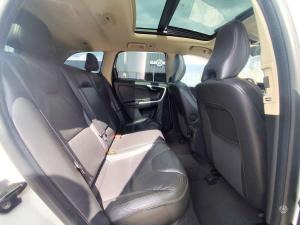 White Volvo XC60 2011 in Siauliai, with an engine capacity of 2.00 L and mileage of 269 thousand km for 10800 €, photo 25 on AUTOMOTO.COM.LV