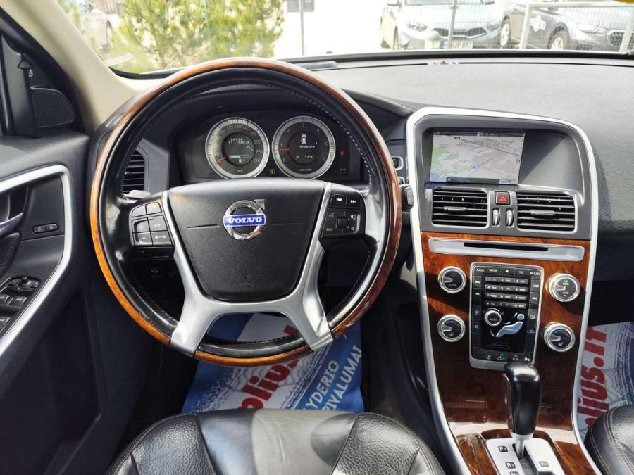 White Volvo XC60 2011 in Siauliai, with an engine capacity of 2.00 L and mileage of 269 thousand km for 10800 €, photo 37 on AUTOMOTO.COM.LV