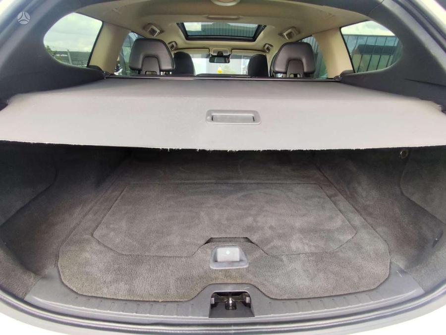 White Volvo XC60 2011 in Siauliai, with an engine capacity of 2.00 L and mileage of 269 thousand km for 10800 €, photo 41 on AUTOMOTO.COM.LV