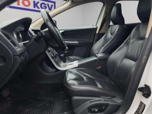 White Volvo XC60 2011 in Vilnius, with an engine capacity of 2.40 L and mileage of 383 thousand km for 9999 €, photo 16 on AUTOMOTO.COM.LV