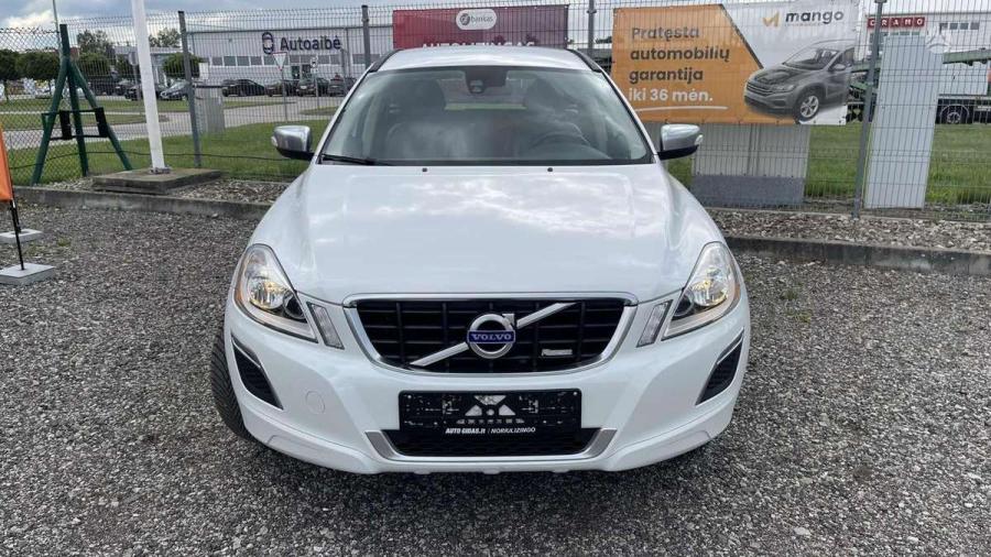 White Volvo XC60 2011 in Marijampole, with an engine capacity of 1.98 L and mileage of 285 thousand km for 8990 €, photo 6 on AUTOMOTO.COM.LV