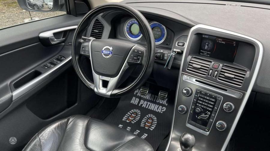 White Volvo XC60 2011 in Marijampole, with an engine capacity of 1.98 L and mileage of 285 thousand km for 8990 €, photo 16 on AUTOMOTO.COM.LV