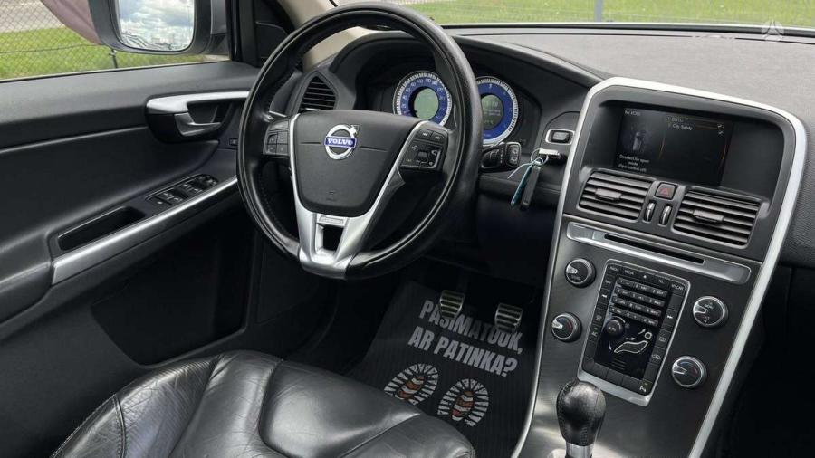 White Volvo XC60 2011 in Marijampole, with an engine capacity of 1.98 L and mileage of 285 thousand km for 8990 €, photo 29 on AUTOMOTO.COM.LV