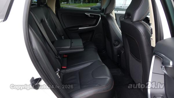 Volvo XC60 2011 in Tartu on AUTOMOTO.COM.LV White Volvo XC60 2011 in Tartu, with an engine capacity of 2.40 L and mileage of 249 thousand km for 11850 €, photo 4 on AUTOMOTO.COM.LV