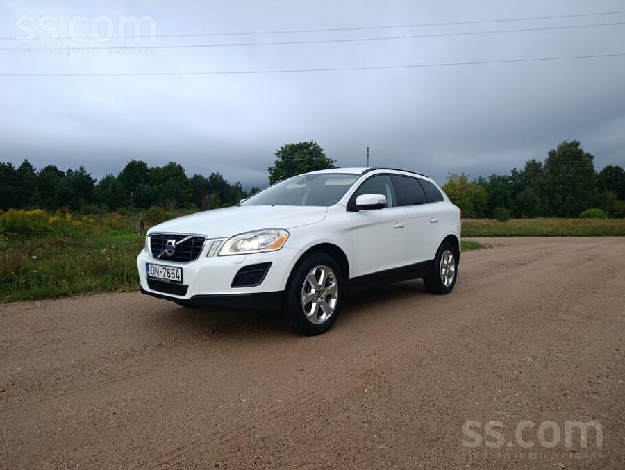 Balts Volvo XC60 2011 Daugavpils, ar dzinēja tilpumu 2.40 L un nobraukumu 225 tūkst. km par 10300 €, foto 1 vietnē AUTOMOTO.COM.LV