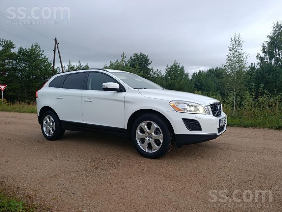 Balts Volvo XC60 2011 Daugavpils, ar dzinēja tilpumu 2.40 L un nobraukumu 225 tūkst. km par 10300 €, foto 3 vietnē AUTOMOTO.COM.LV