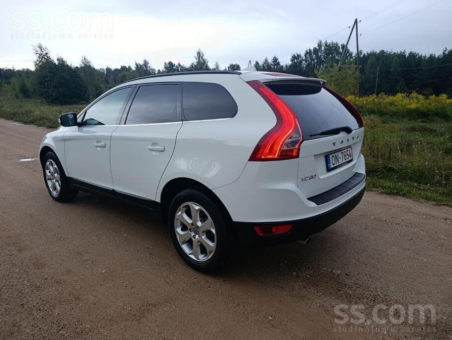 Balts Volvo XC60 2011 Daugavpils, ar dzinēja tilpumu 2.40 L un nobraukumu 225 tūkst. km par 10300 €, foto 6 vietnē AUTOMOTO.COM.LV