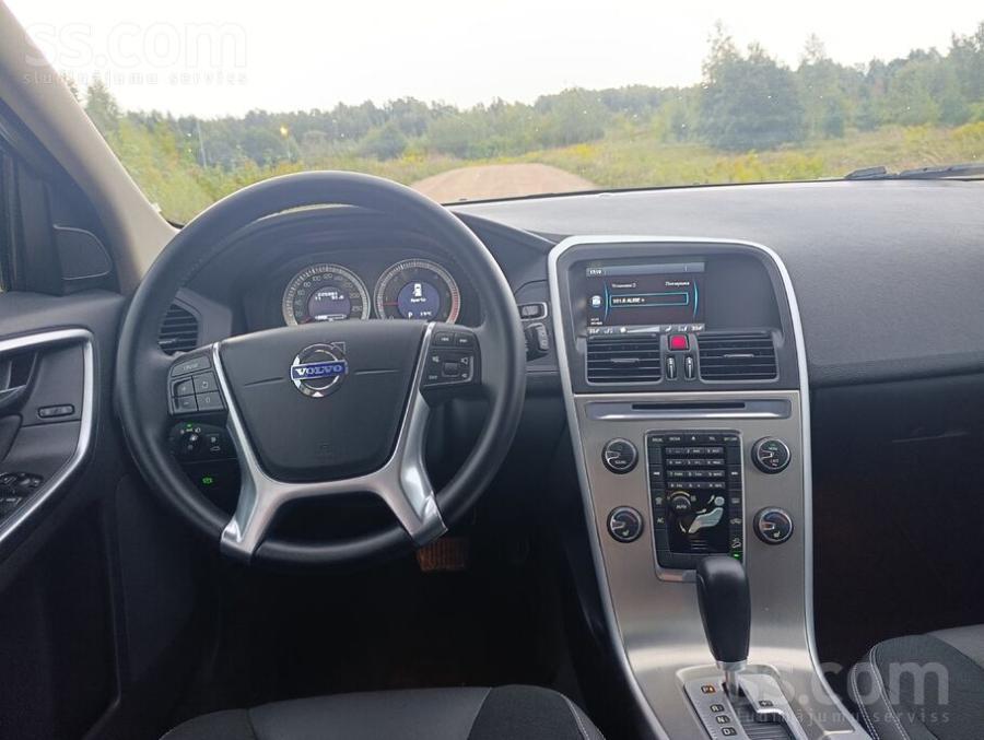 Balts Volvo XC60 2011 Daugavpils, ar dzinēja tilpumu 2.40 L un nobraukumu 225 tūkst. km par 10300 €, foto 9 vietnē AUTOMOTO.COM.LV