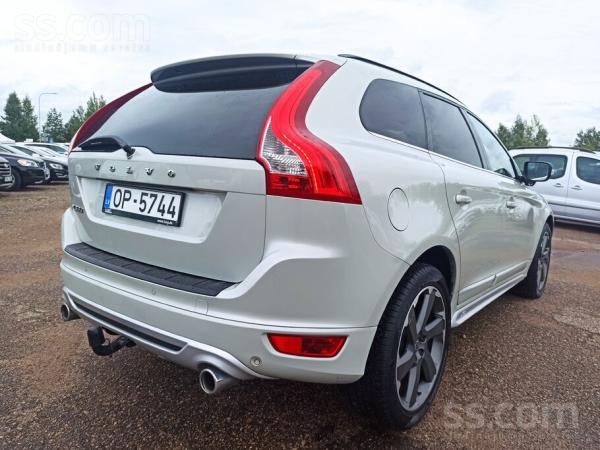 White Volvo XC60 2011 in Daugavpils, with an engine capacity of 2.40 L and mileage of 0 thousand km for 11300 €, photo 6 on AUTOMOTO.COM.LV