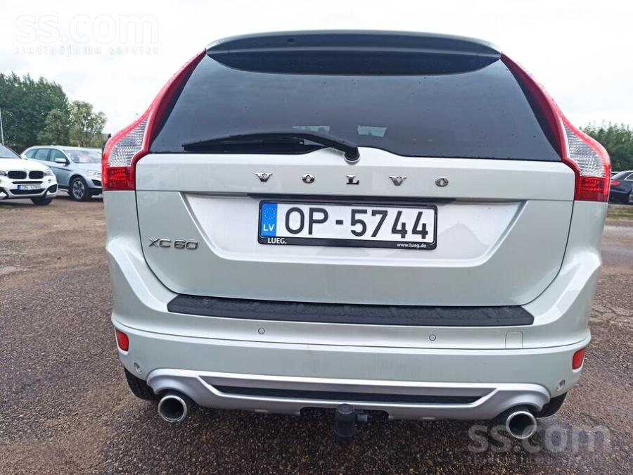 Balts Volvo XC60 2011 Daugavpils, ar dzinēja tilpumu 2.40 L un nobraukumu 0 tūkst. km par 11300 €, foto 7 vietnē AUTOMOTO.COM.LV