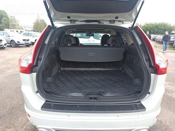 White Volvo XC60 2011 in Daugavpils, with an engine capacity of 2.40 L and mileage of 0 thousand km for 11300 €, photo 10 on AUTOMOTO.COM.LV