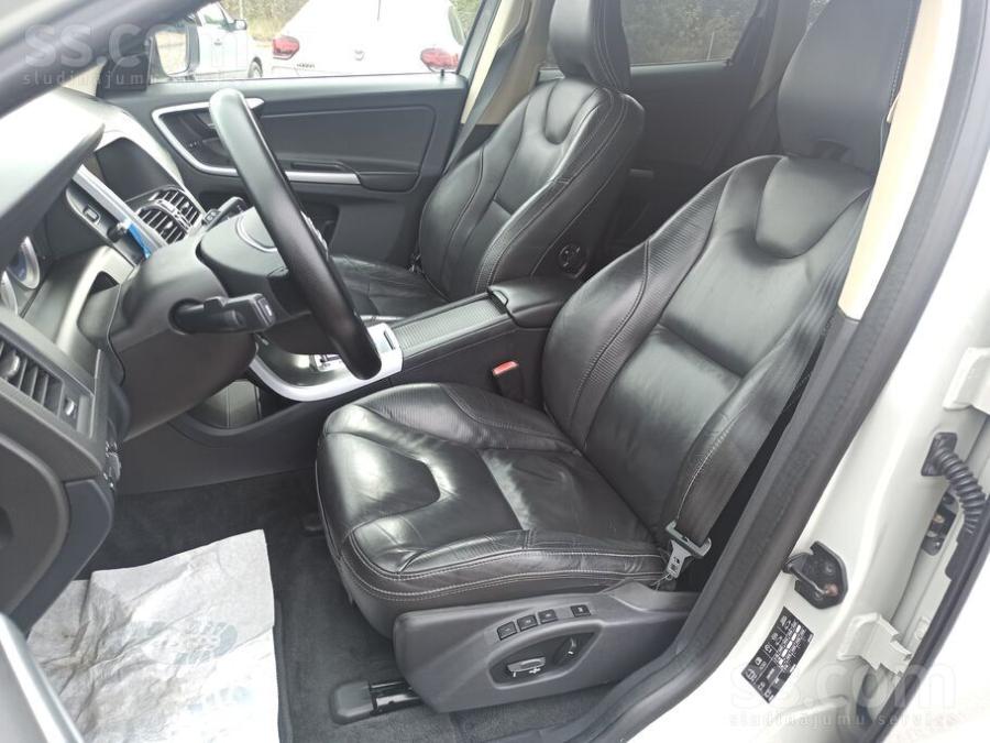 Balts Volvo XC60 2011 Daugavpils, ar dzinēja tilpumu 2.40 L un nobraukumu 0 tūkst. km par 11300 €, foto 13 vietnē AUTOMOTO.COM.LV