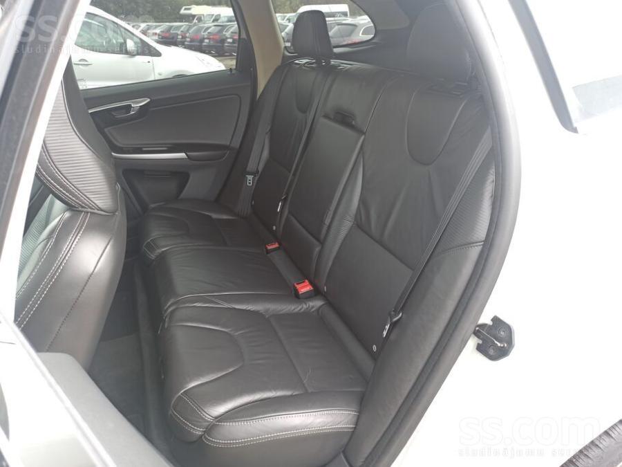 Balts Volvo XC60 2011 Daugavpils, ar dzinēja tilpumu 2.40 L un nobraukumu 0 tūkst. km par 11300 €, foto 16 vietnē AUTOMOTO.COM.LV