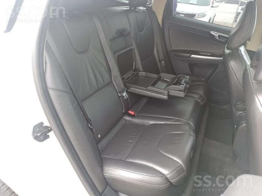 Balts Volvo XC60 2011 Daugavpils, ar dzinēja tilpumu 2.40 L un nobraukumu 0 tūkst. km par 11300 €, foto 17 vietnē AUTOMOTO.COM.LV