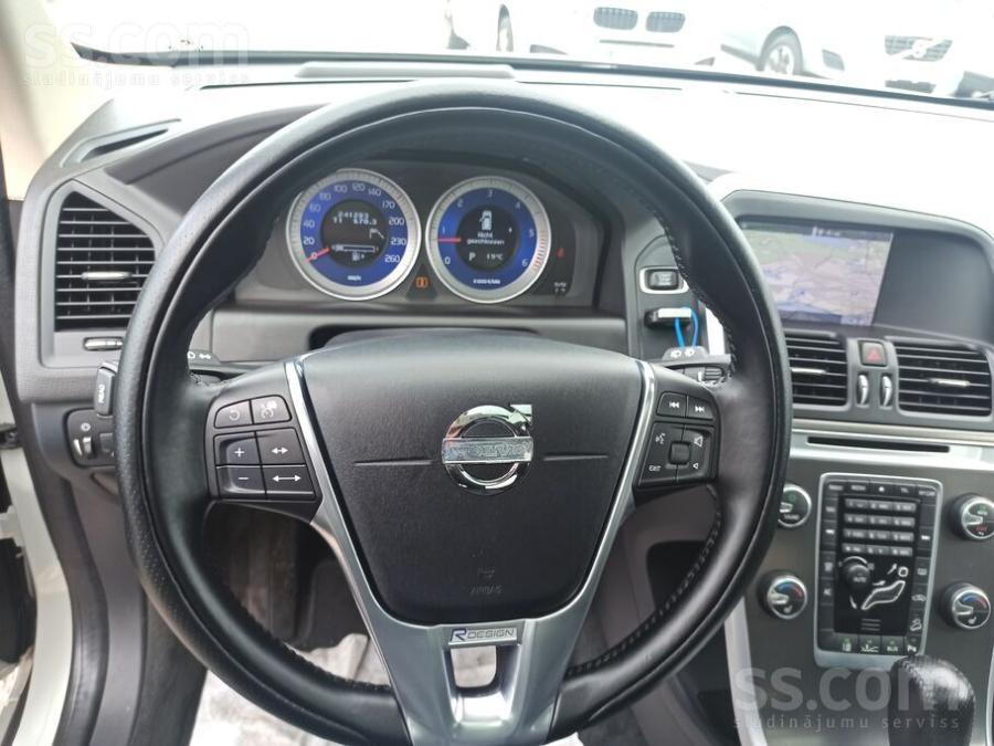 Balts Volvo XC60 2011 Daugavpils, ar dzinēja tilpumu 2.40 L un nobraukumu 0 tūkst. km par 11300 €, foto 22 vietnē AUTOMOTO.COM.LV