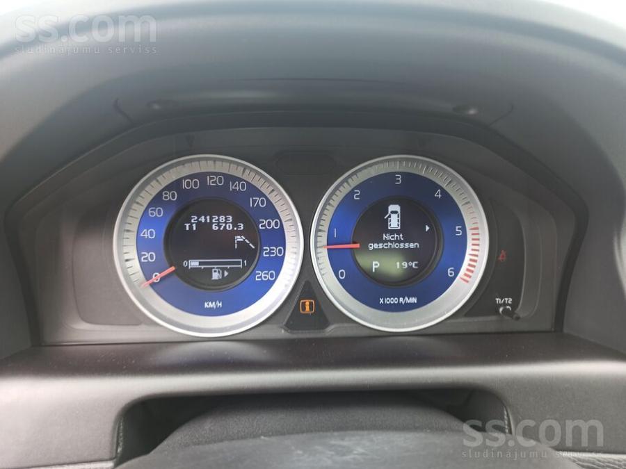Balts Volvo XC60 2011 Daugavpils, ar dzinēja tilpumu 2.40 L un nobraukumu 0 tūkst. km par 11300 €, foto 23 vietnē AUTOMOTO.COM.LV