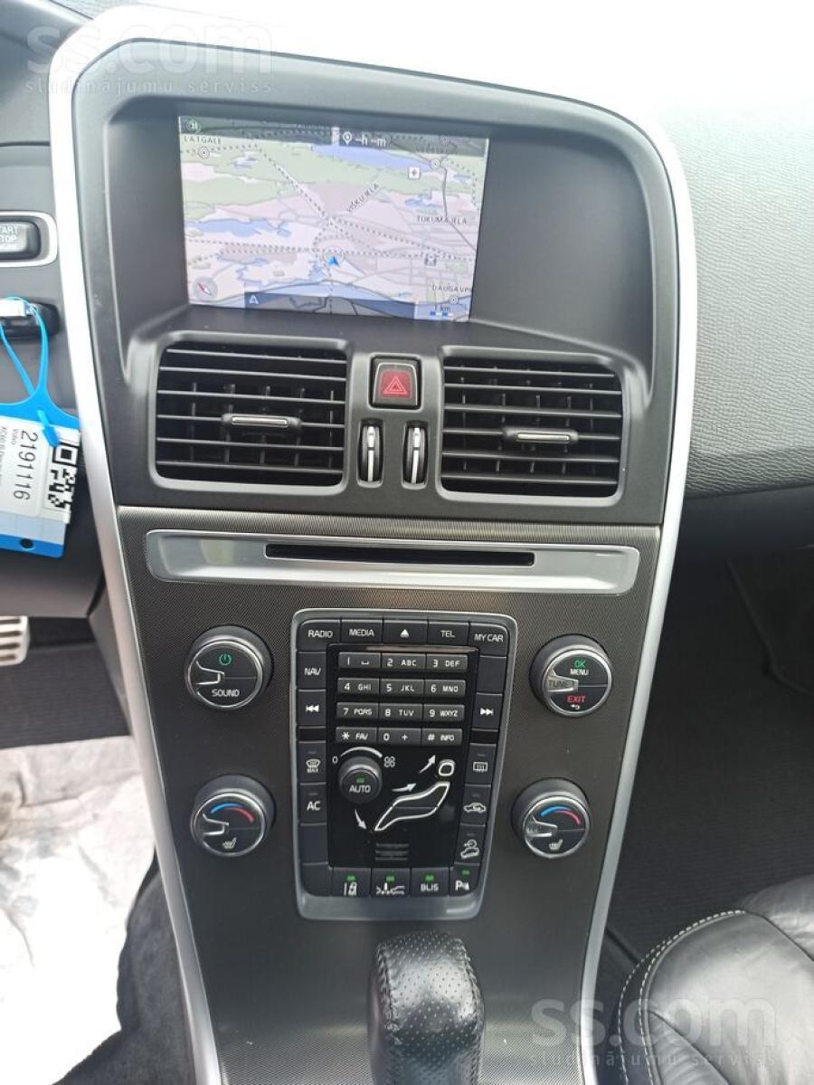 Balts Volvo XC60 2011 Daugavpils, ar dzinēja tilpumu 2.40 L un nobraukumu 0 tūkst. km par 11300 €, foto 28 vietnē AUTOMOTO.COM.LV
