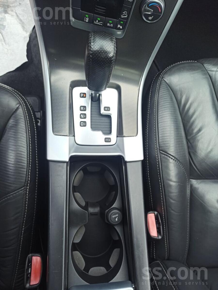 Balts Volvo XC60 2011 Daugavpils, ar dzinēja tilpumu 2.40 L un nobraukumu 0 tūkst. km par 11300 €, foto 29 vietnē AUTOMOTO.COM.LV