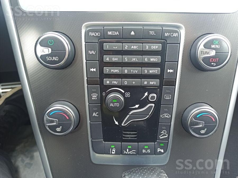 Balts Volvo XC60 2011 Daugavpils, ar dzinēja tilpumu 2.40 L un nobraukumu 0 tūkst. km par 11300 €, foto 31 vietnē AUTOMOTO.COM.LV