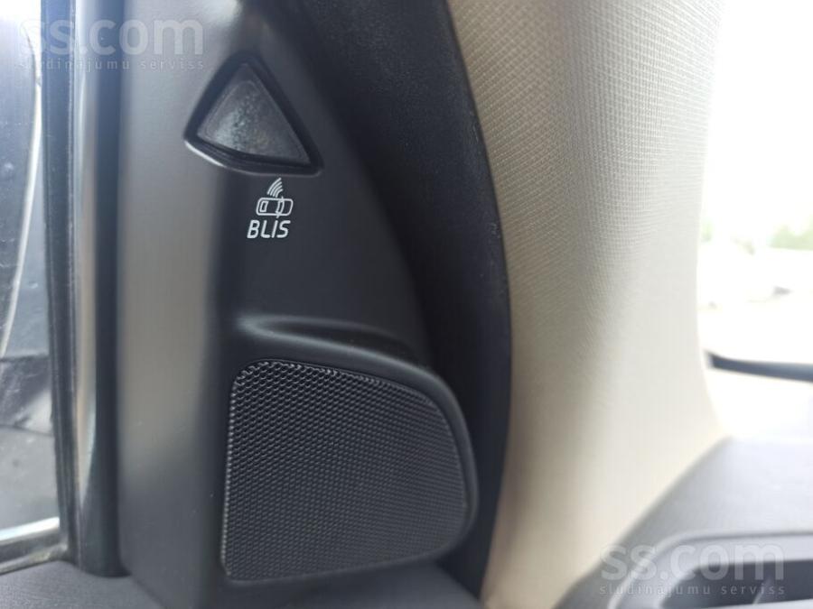 Balts Volvo XC60 2011 Daugavpils, ar dzinēja tilpumu 2.40 L un nobraukumu 0 tūkst. km par 11300 €, foto 33 vietnē AUTOMOTO.COM.LV