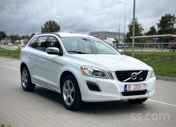 White Volvo XC60 2011 in Rezekne, with an engine capacity of 2.40 L and mileage of 336 thousand km for 9990 €, photo 4 on AUTOMOTO.COM.LV
