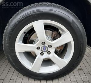 White Volvo XC60 2011 in Rezekne, with an engine capacity of 2.40 L and mileage of 336 thousand km for 9990 €, photo 9 on AUTOMOTO.COM.LV