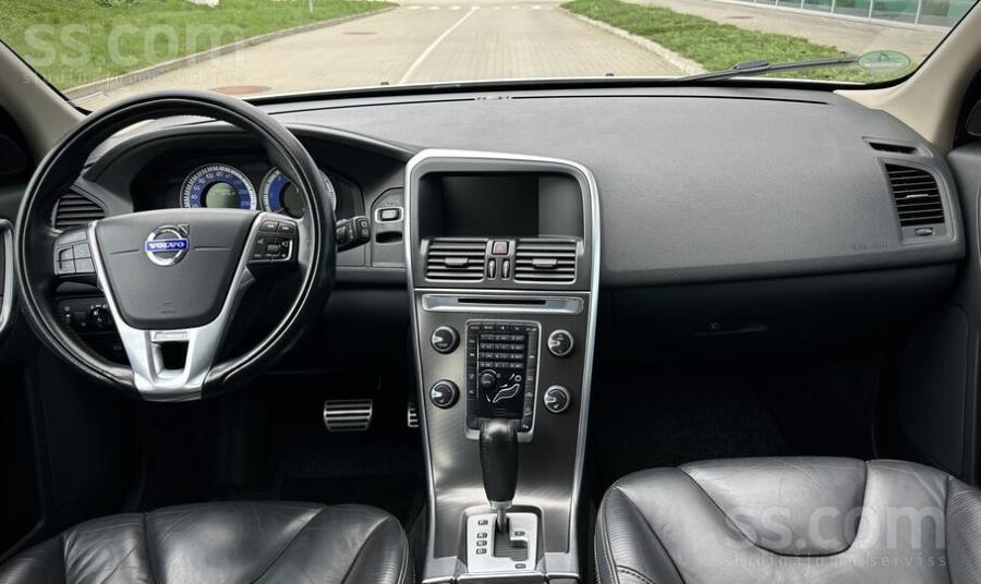 White Volvo XC60 2011 in Rezekne, with an engine capacity of 2.40 L and mileage of 336 thousand km for 9990 €, photo 10 on AUTOMOTO.COM.LV