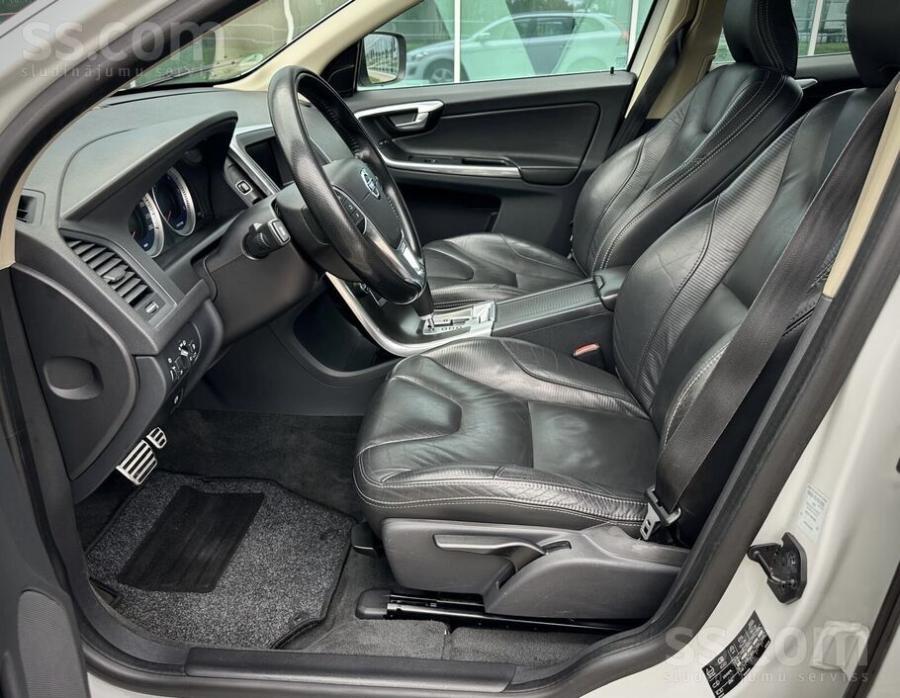 White Volvo XC60 2011 in Rezekne, with an engine capacity of 2.40 L and mileage of 336 thousand km for 9990 €, photo 11 on AUTOMOTO.COM.LV