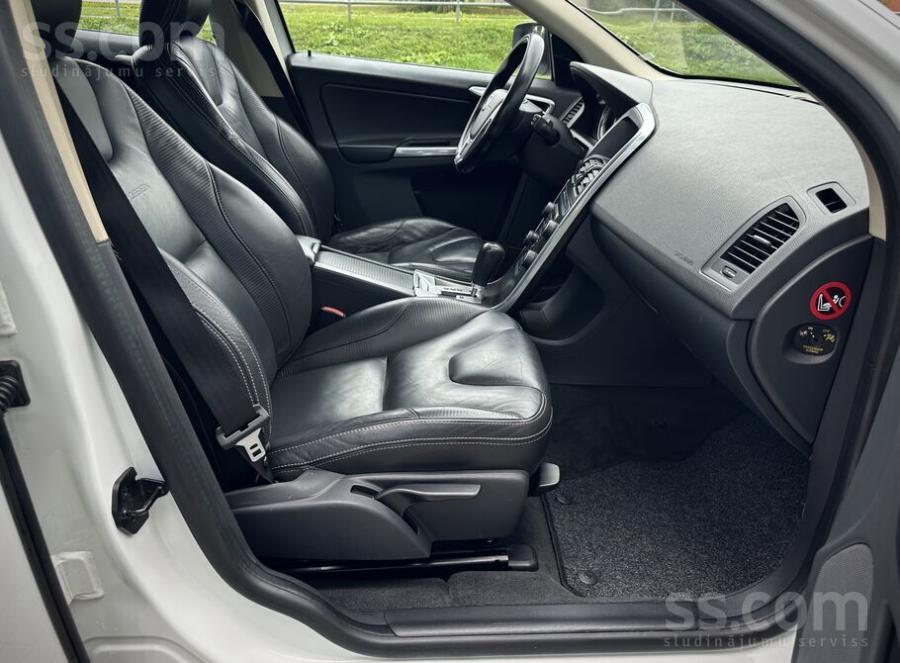 White Volvo XC60 2011 in Rezekne, with an engine capacity of 2.40 L and mileage of 336 thousand km for 9990 €, photo 15 on AUTOMOTO.COM.LV