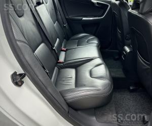White Volvo XC60 2011 in Rezekne, with an engine capacity of 2.40 L and mileage of 336 thousand km for 9990 €, photo 17 on AUTOMOTO.COM.LV