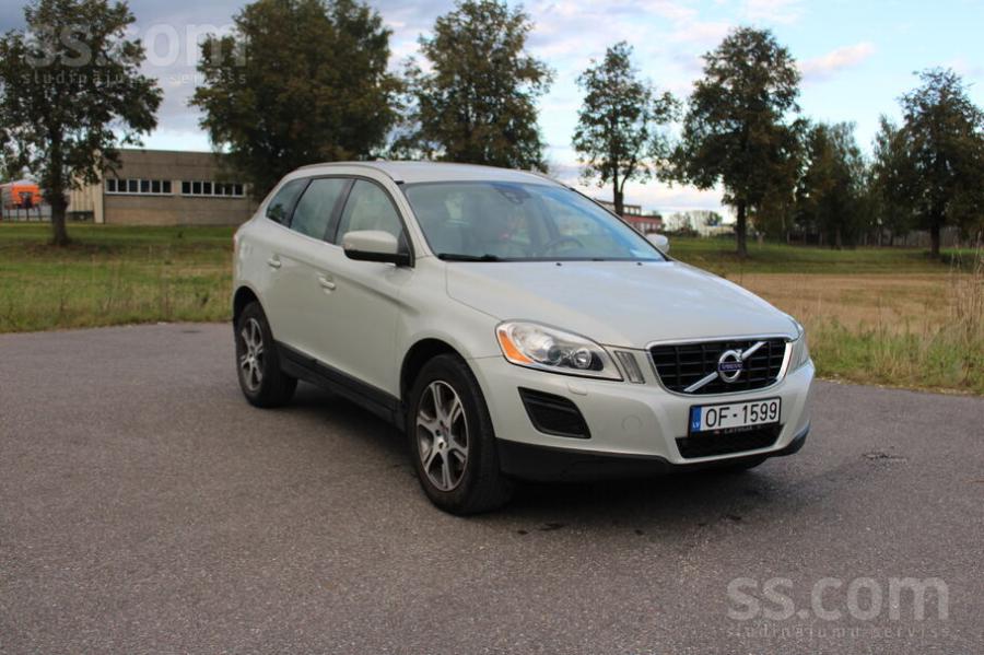 White Volvo XC60 2011 in Riga, with an engine capacity of 2.00 L and mileage of 207 thousand km for 10250 €, photo 4 on AUTOMOTO.COM.LV
