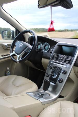 White Volvo XC60 2011 in Riga, with an engine capacity of 2.00 L and mileage of 207 thousand km for 10250 €, photo 9 on AUTOMOTO.COM.LV