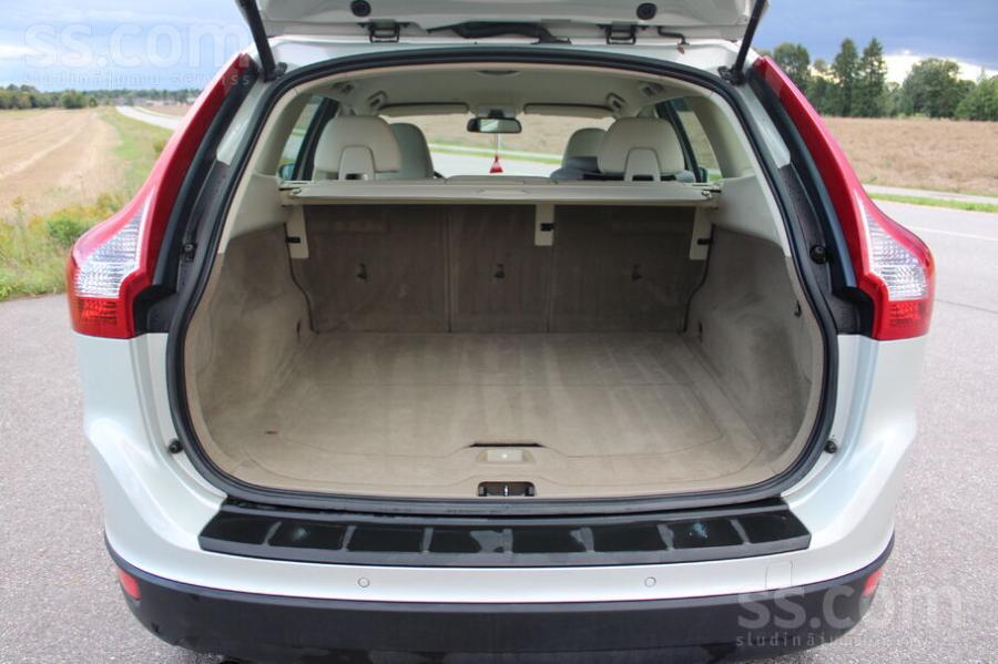 White Volvo XC60 2011 in Riga, with an engine capacity of 2.00 L and mileage of 207 thousand km for 10250 €, photo 11 on AUTOMOTO.COM.LV